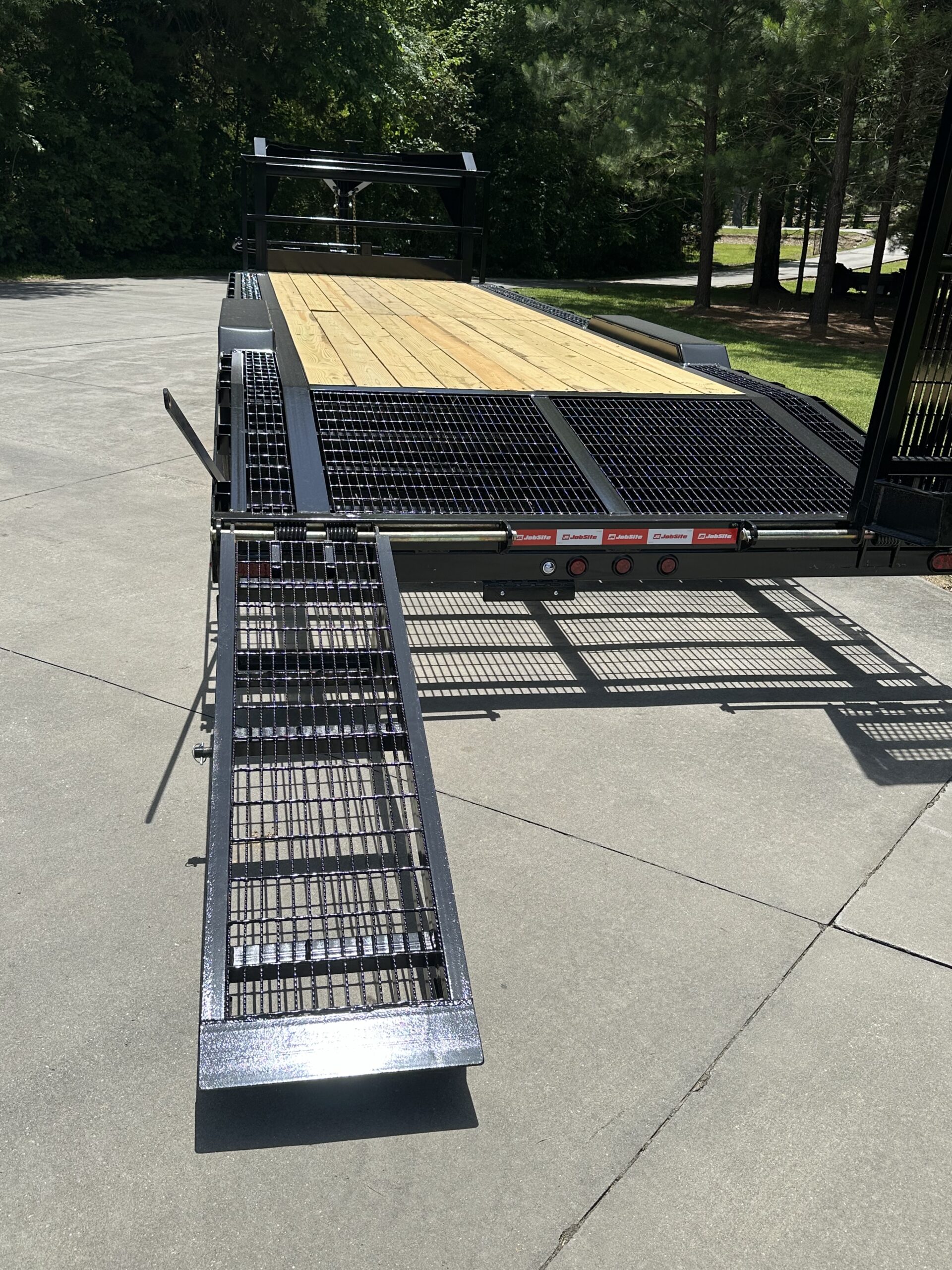 Gooseneck Equipment, Drive Over Fender 19,000 lb GVWR - Jobsite ...