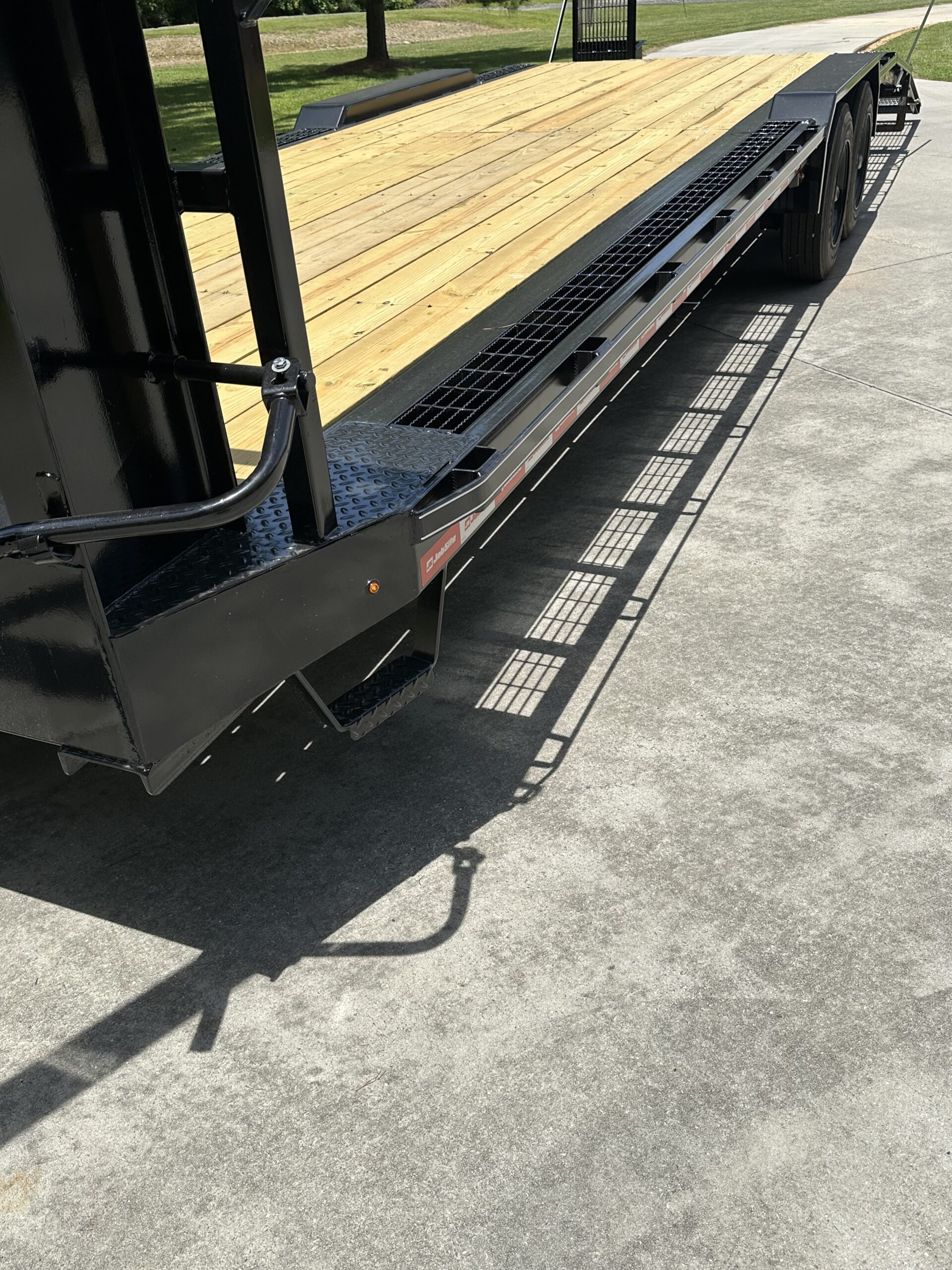 Gooseneck Equipment, Drive Over Fender 19,000 lb GVWR - Jobsite ...
